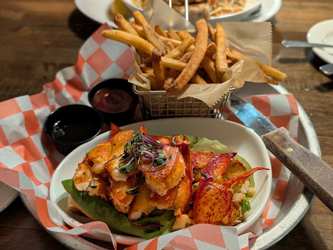 Apopka 's Best New England -Inspired Seafood Menu at The Nauti Lobstah