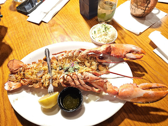 Apopka 's Best New England -Inspired Seafood Menu at The Nauti Lobstah